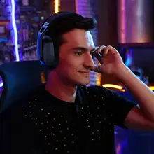 Wireless Gaming Headset With Flip Mic, Perfect For Pc And Consoles!