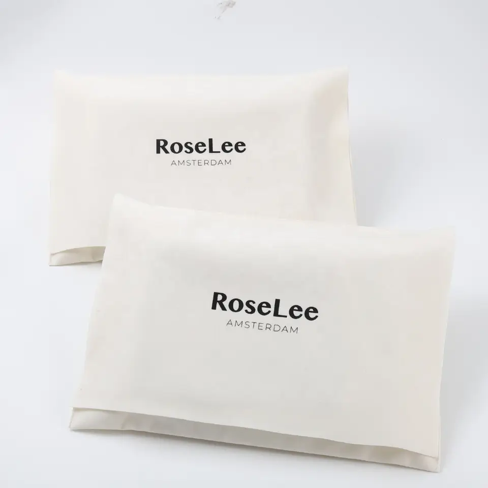 Elegant Velvet Envelope Pouch For Luxurious Jewelry Gift Packaging.
